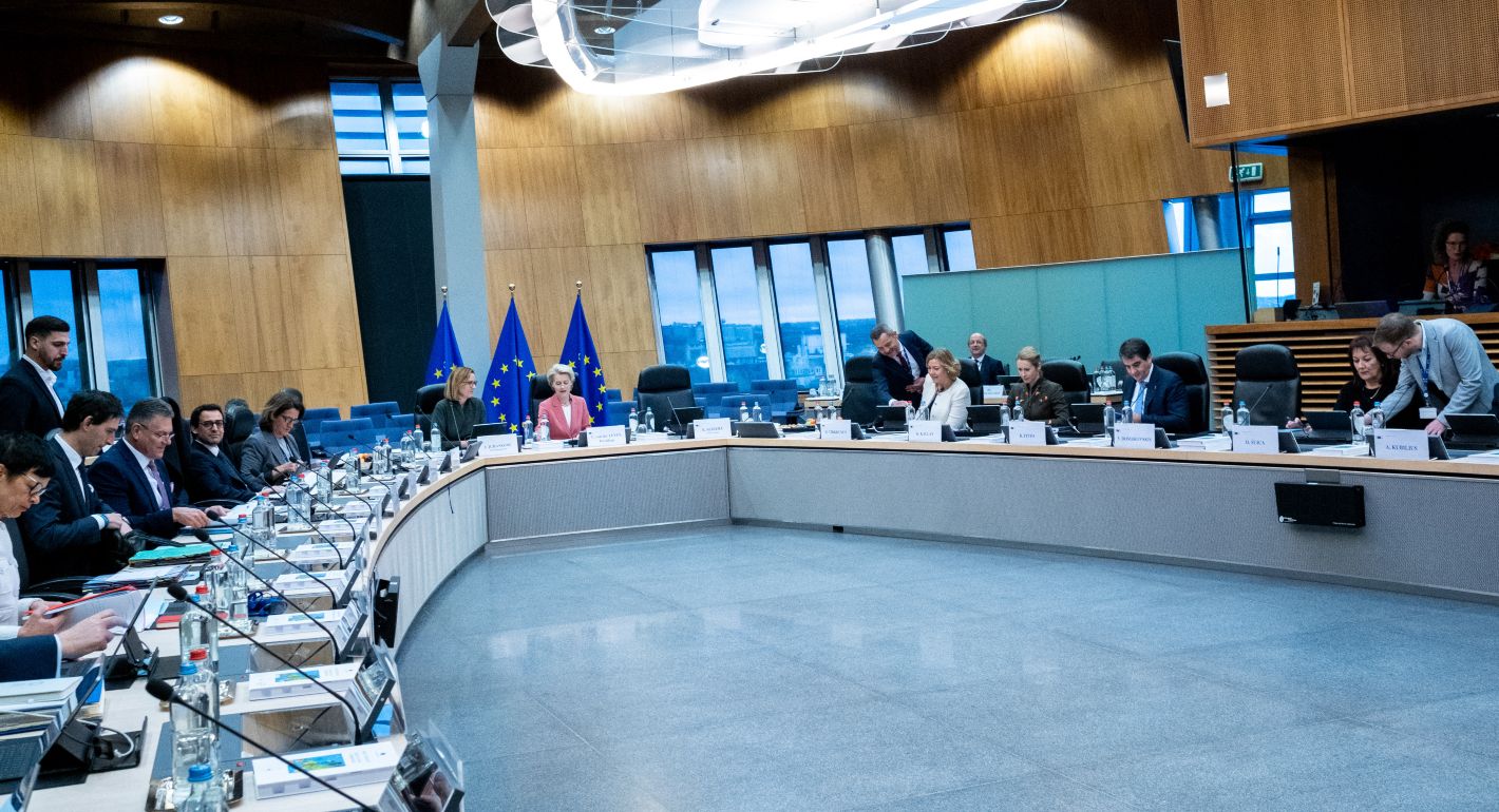 Navigating the Looming Trade War: Options for the EU | Carnegie ...