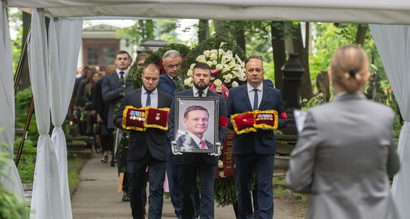 Back to the Stalin Era? An Inside Look at the Russian Elites, with ...